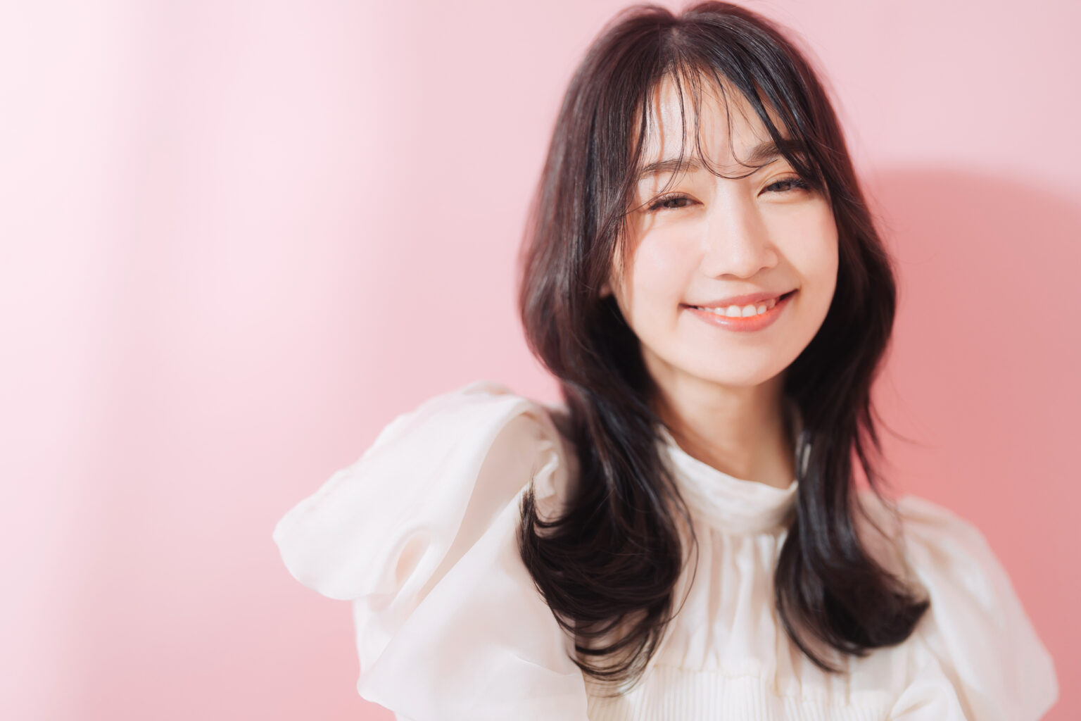 【髪型別】ピンクベージュのインナーカラー12選！入れ方や色落ちまで解説