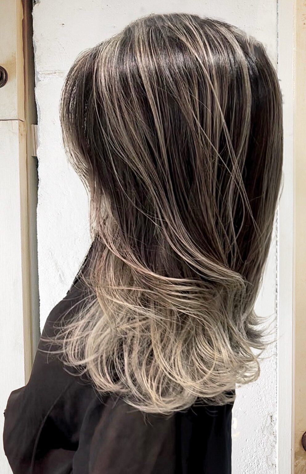 【長さ別のヘアカタログ13選】ハイライト×インナーカラーの垢抜け感ヘアを解説