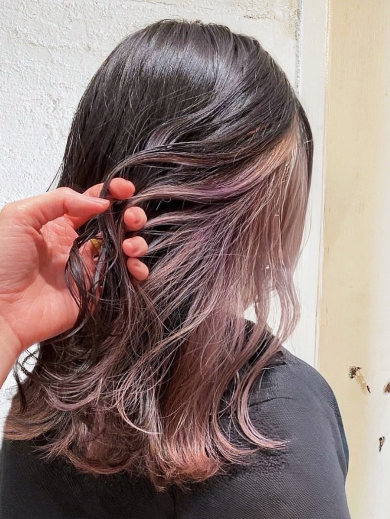インナーカラー人気色のヘアカタログ18選｜表面カラーと入れる場所まで美容師が解説